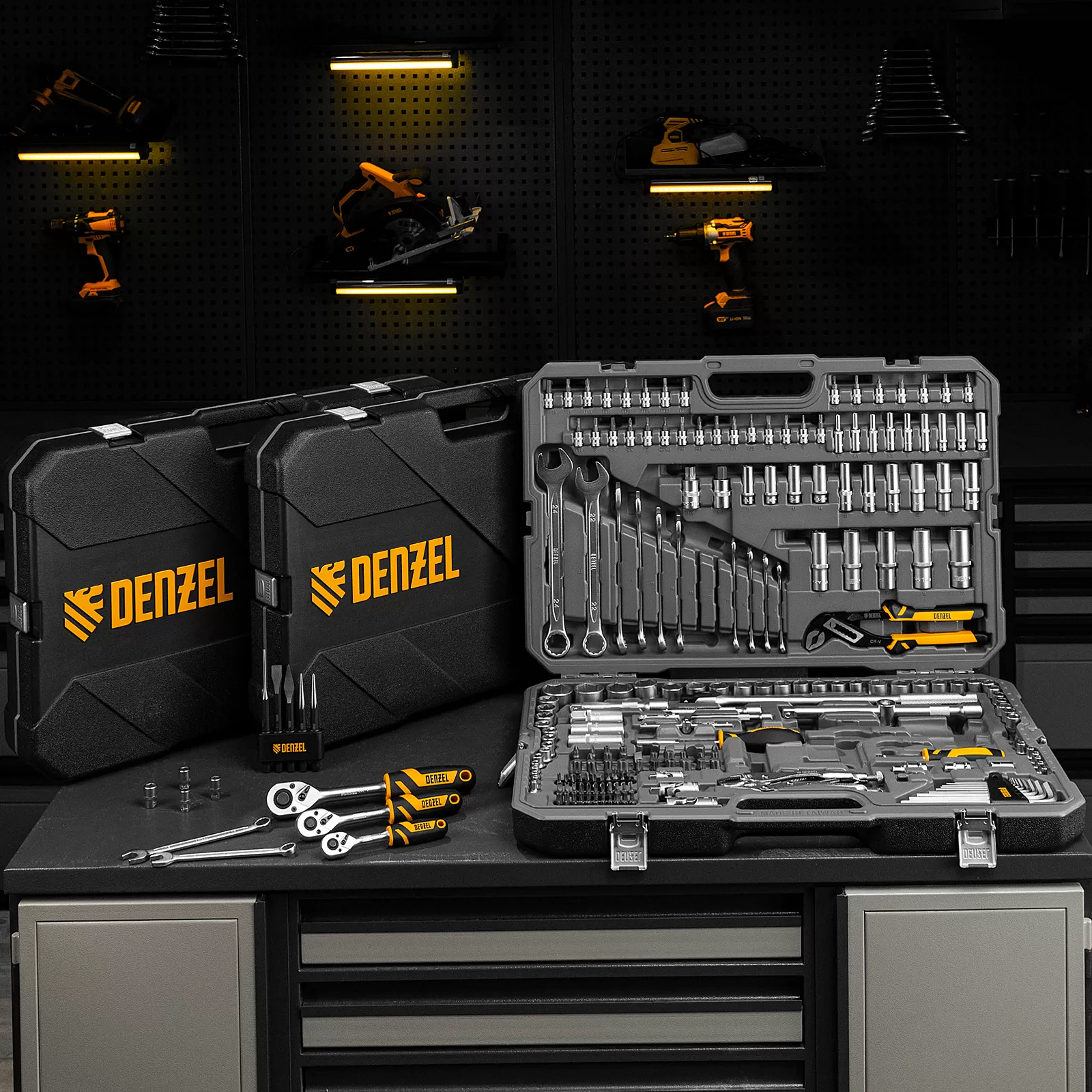 Набор инструментов DENZEL 1/2", 3/8", 1/4", CrV, S2, пластиковый кейс ...